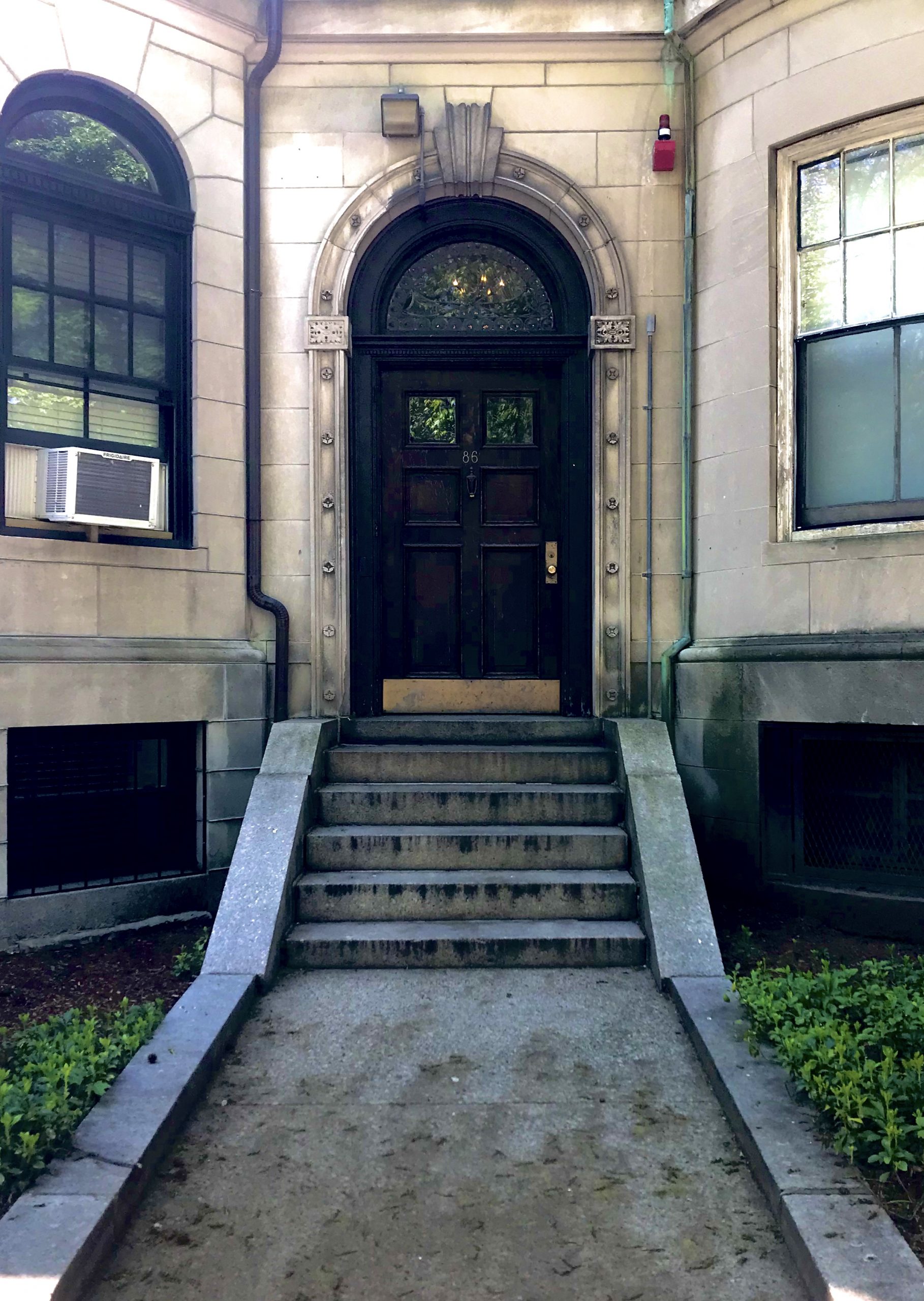 Bay State Road Graduate Studio | Apartment Rentals
