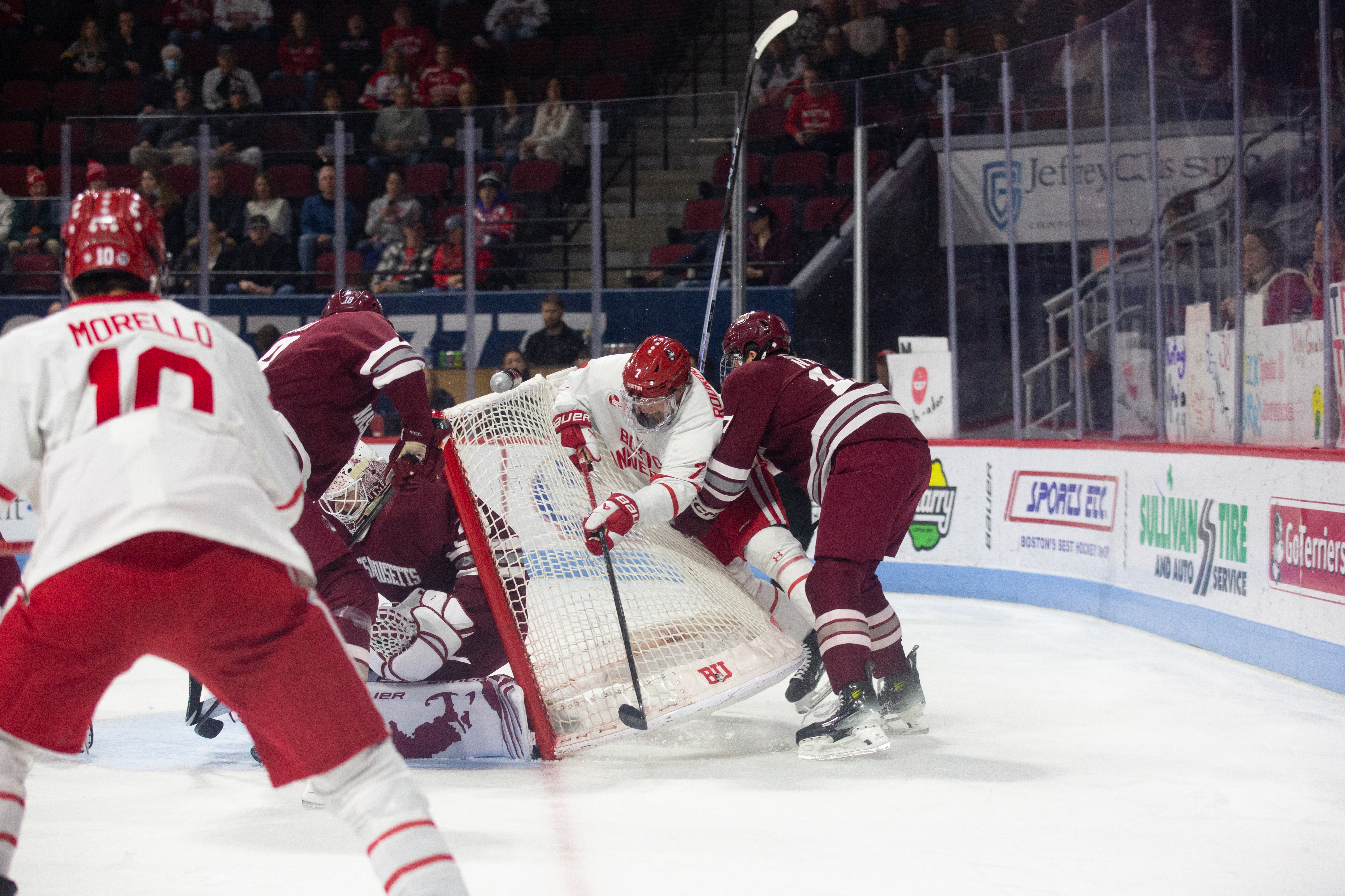 Gallery: Men’s hockey split the weekend with UMass | WTBU Radio